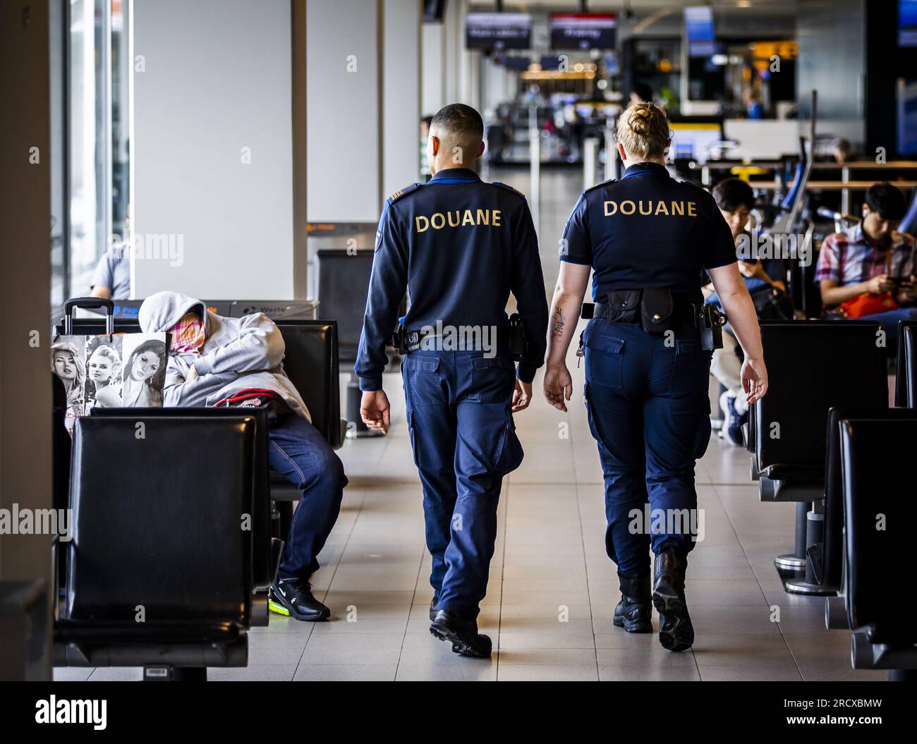 SCHIPHOL - Customs officers at Schiphol Airport. ANP REMKO DE WAAL ...