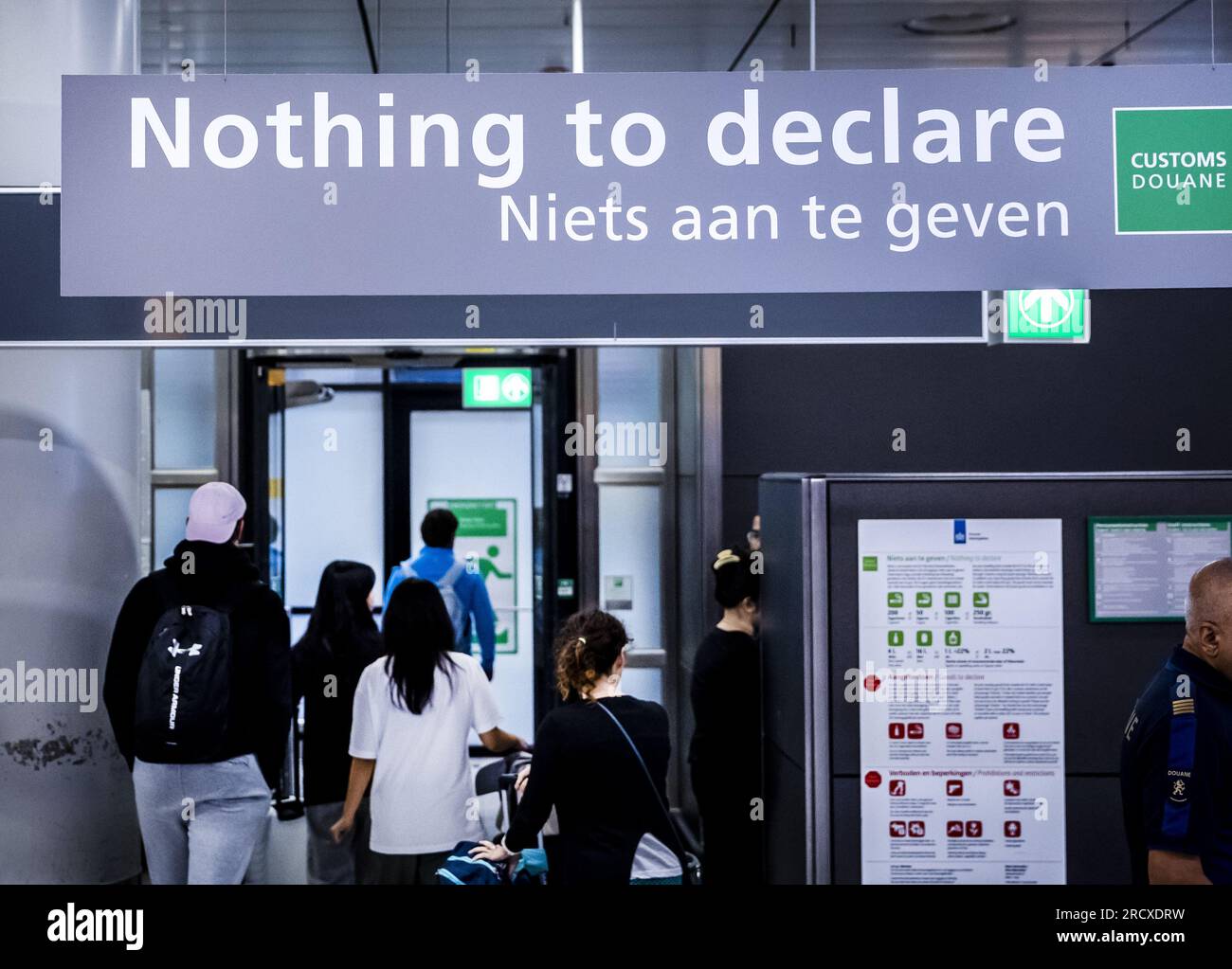 SCHIPHOL - A customs officer at Schiphol Airport. ANP REMKO DE WAAL ...