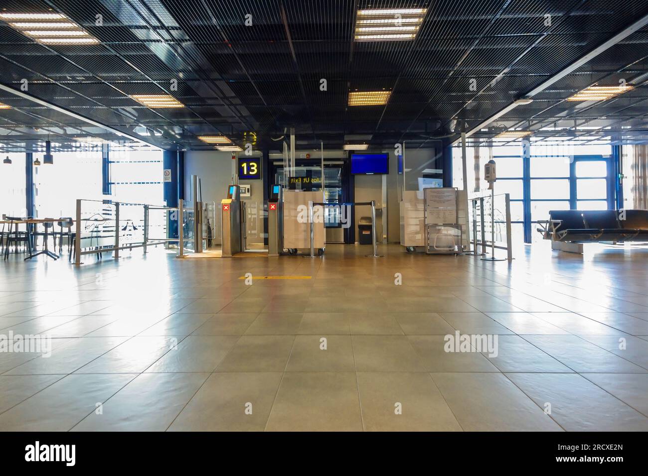 Airport departure concourse hi-res stock photography and images - Alamy