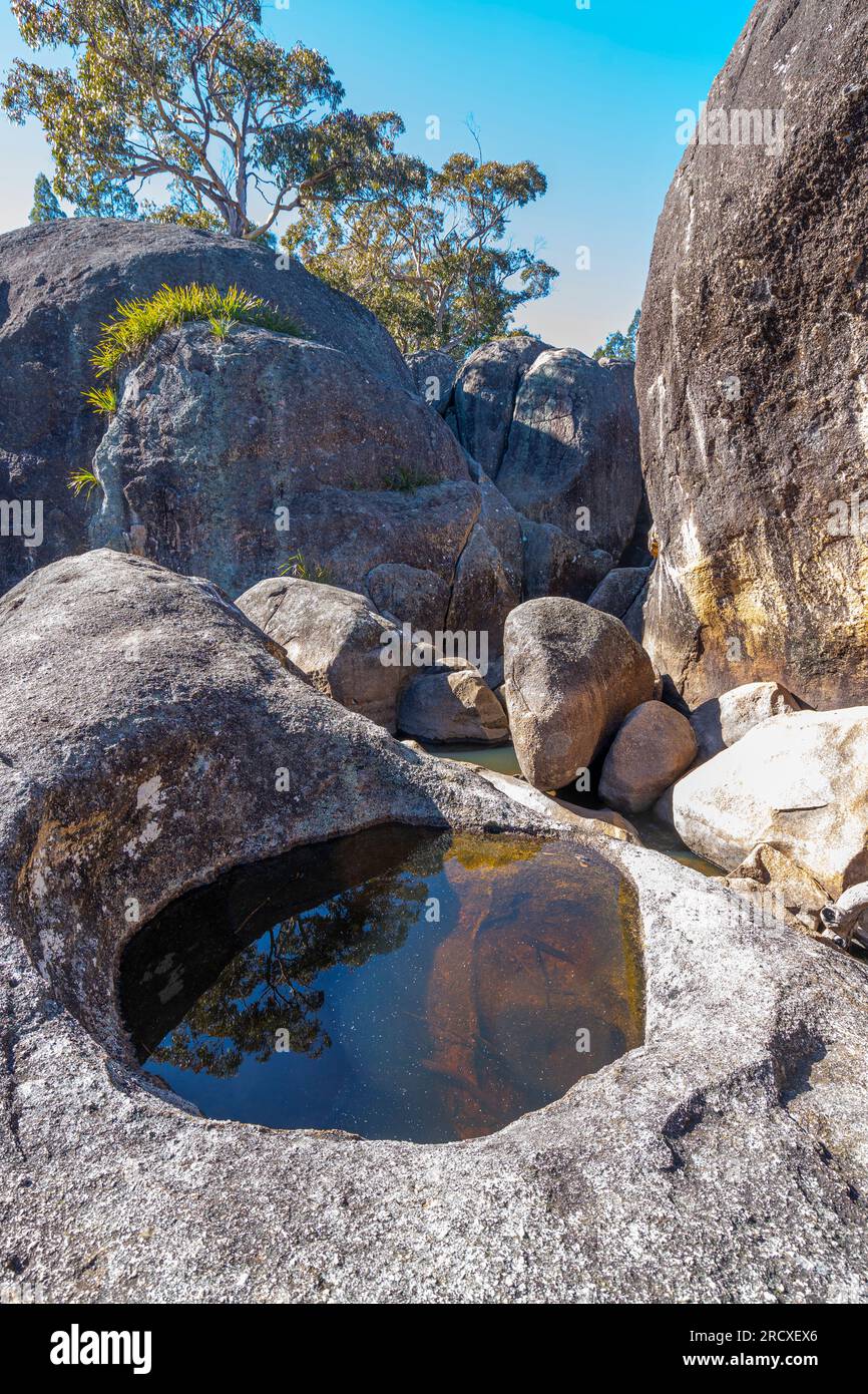 Granite rock formations and boulders, Underground Creek, Girraween ...