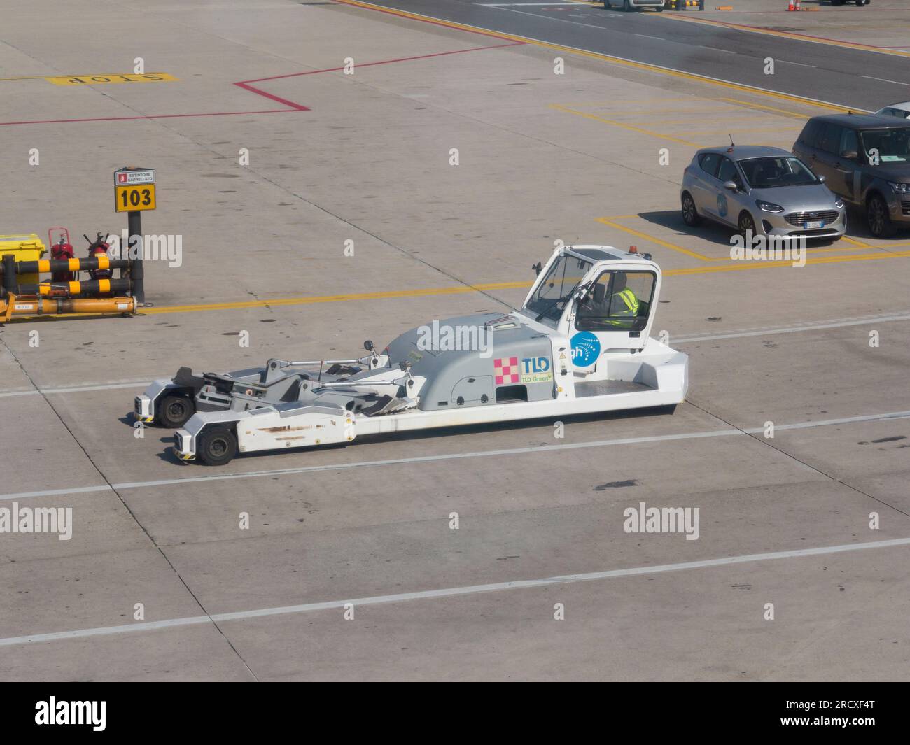 Pusher tug hi-res stock photography and images - Alamy