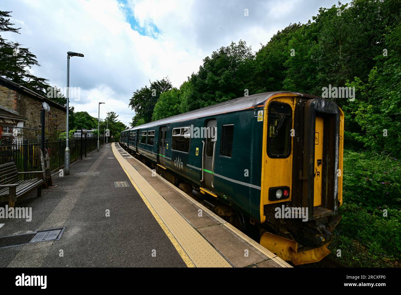 Cornwall train stations hi-res stock photography and images - Alamy