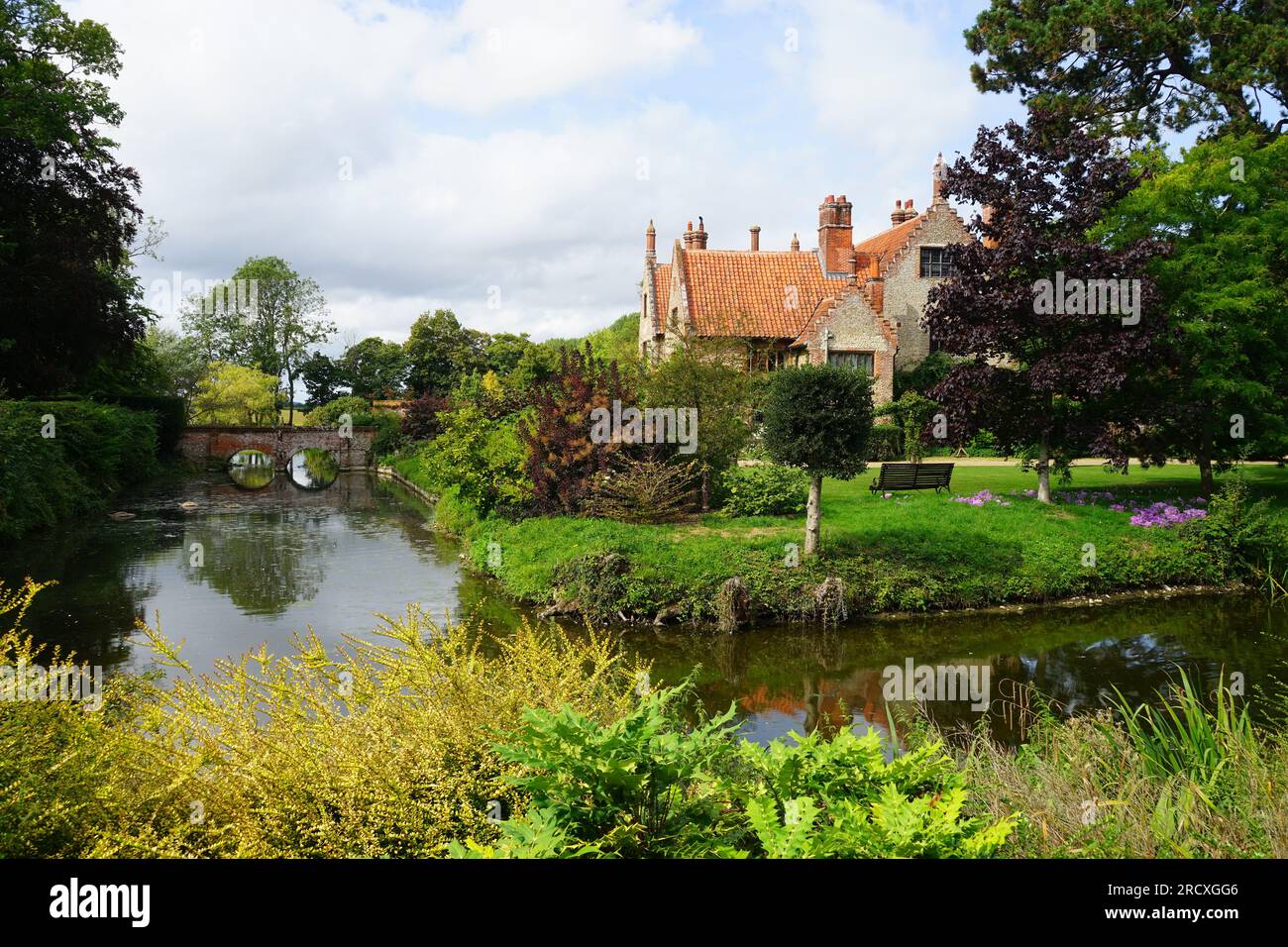 Moated gardens hi-res stock photography and images - Alamy