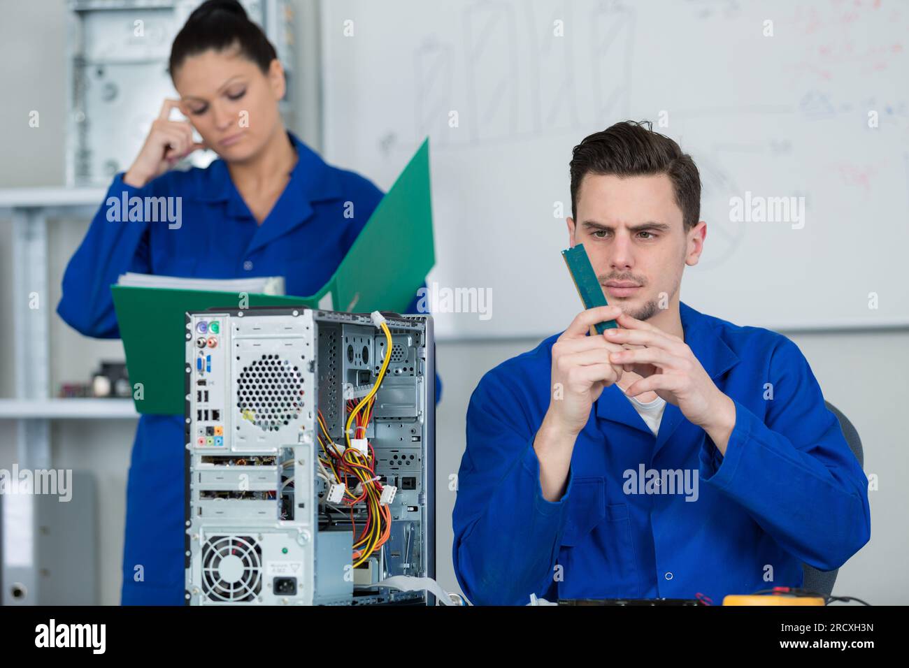 Learning electronics hi-res stock photography and images - Alamy