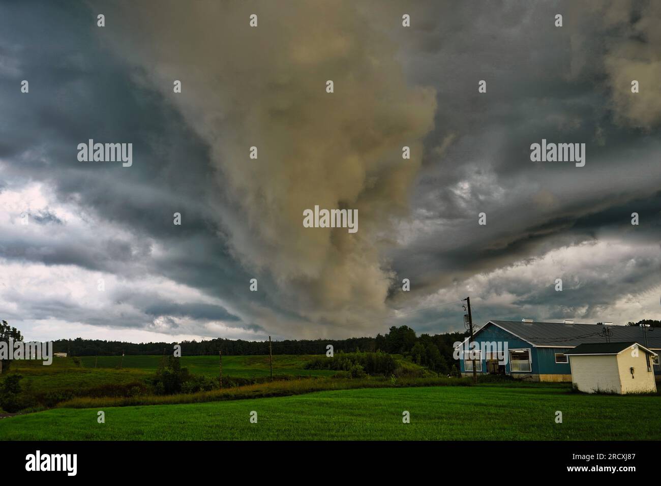 Cloud funnel formation during a violent thunderstorm in Quebec,Canada ...