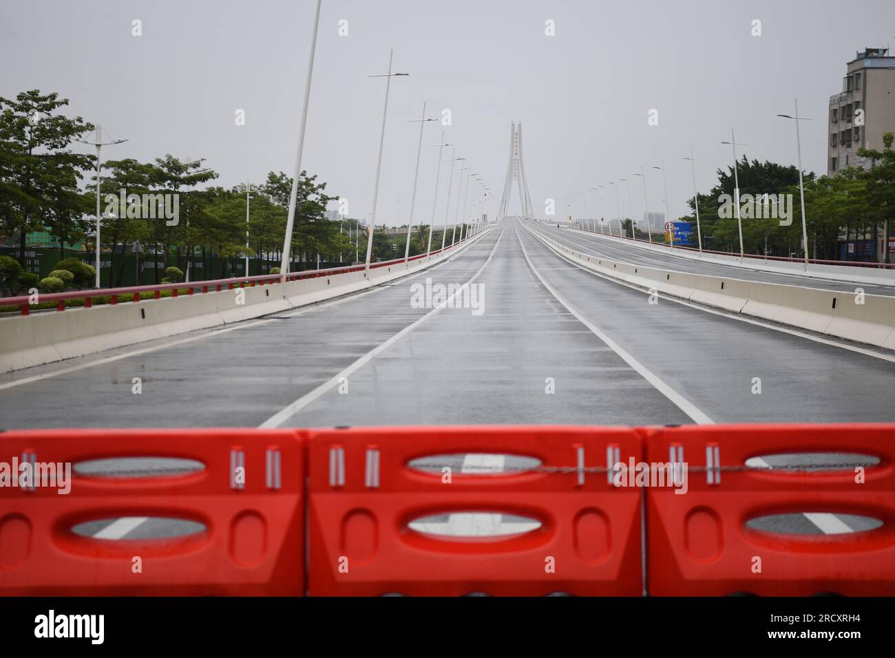 China bridge winds hi-res stock photography and images - Alamy