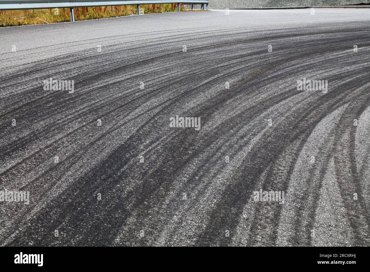 Rubber tracks hi-res stock photography and images - Alamy