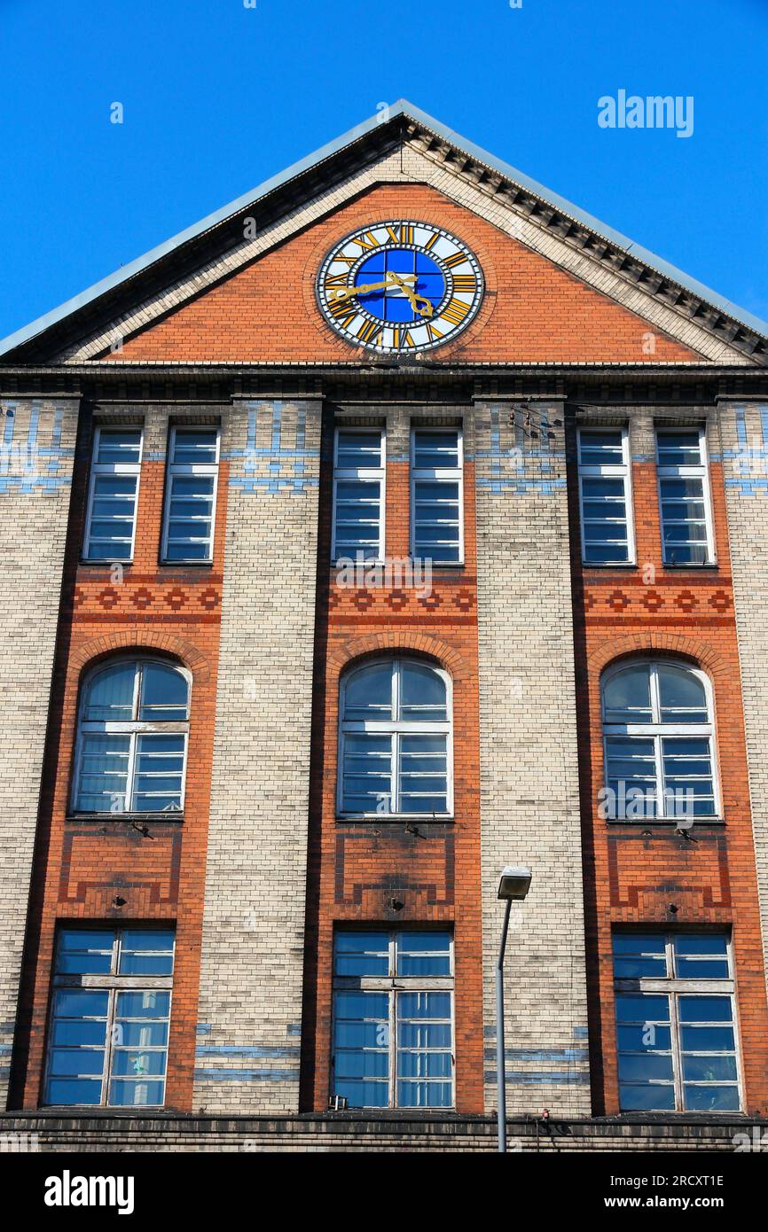 Primary school building hi-res stock photography and images - Alamy