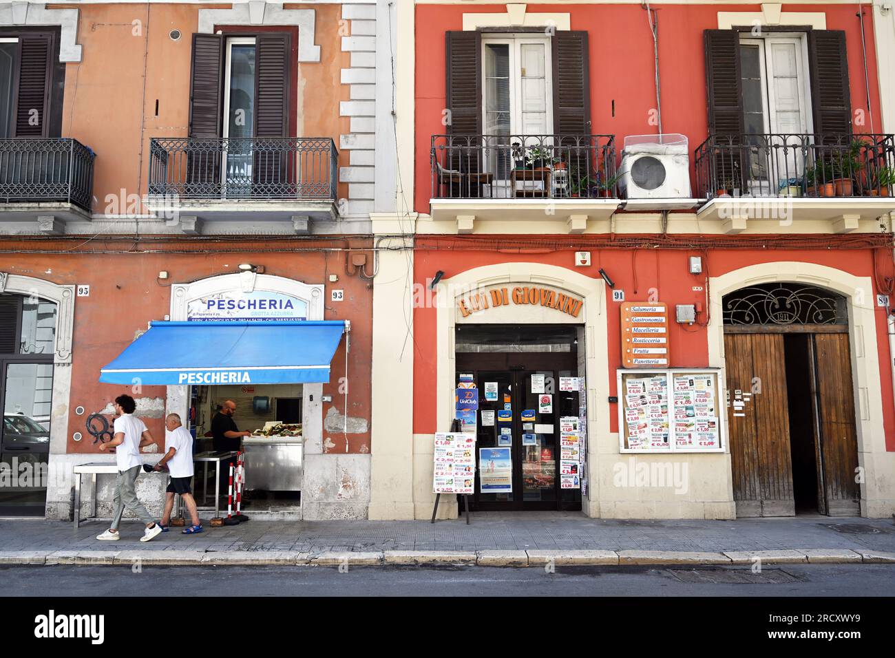 Italian shop scene hi-res stock photography and images - Alamy