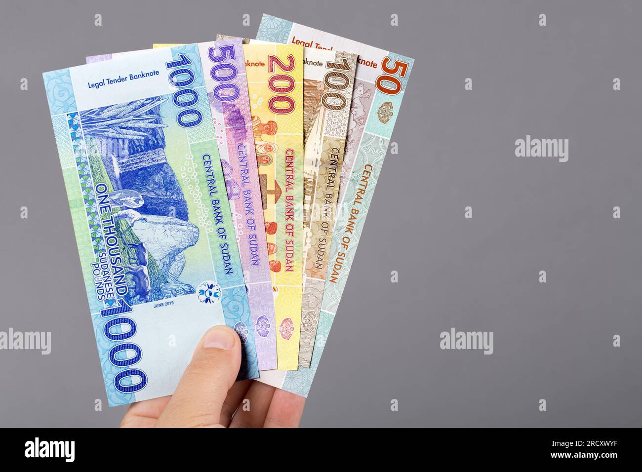 Hand cash pounds hi-res stock photography and images - Alamy