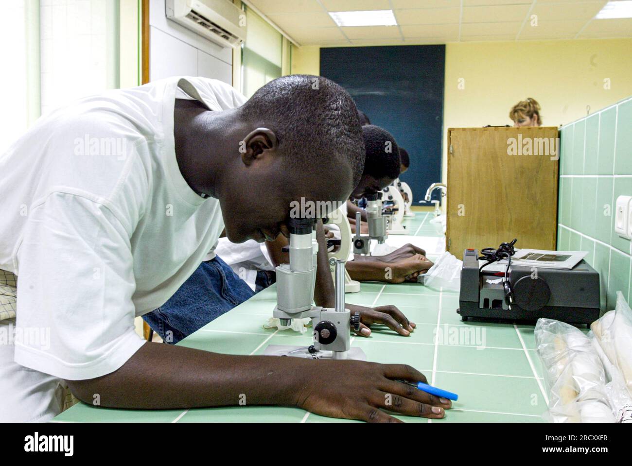 Young africans in school hi-res stock photography and images - Alamy