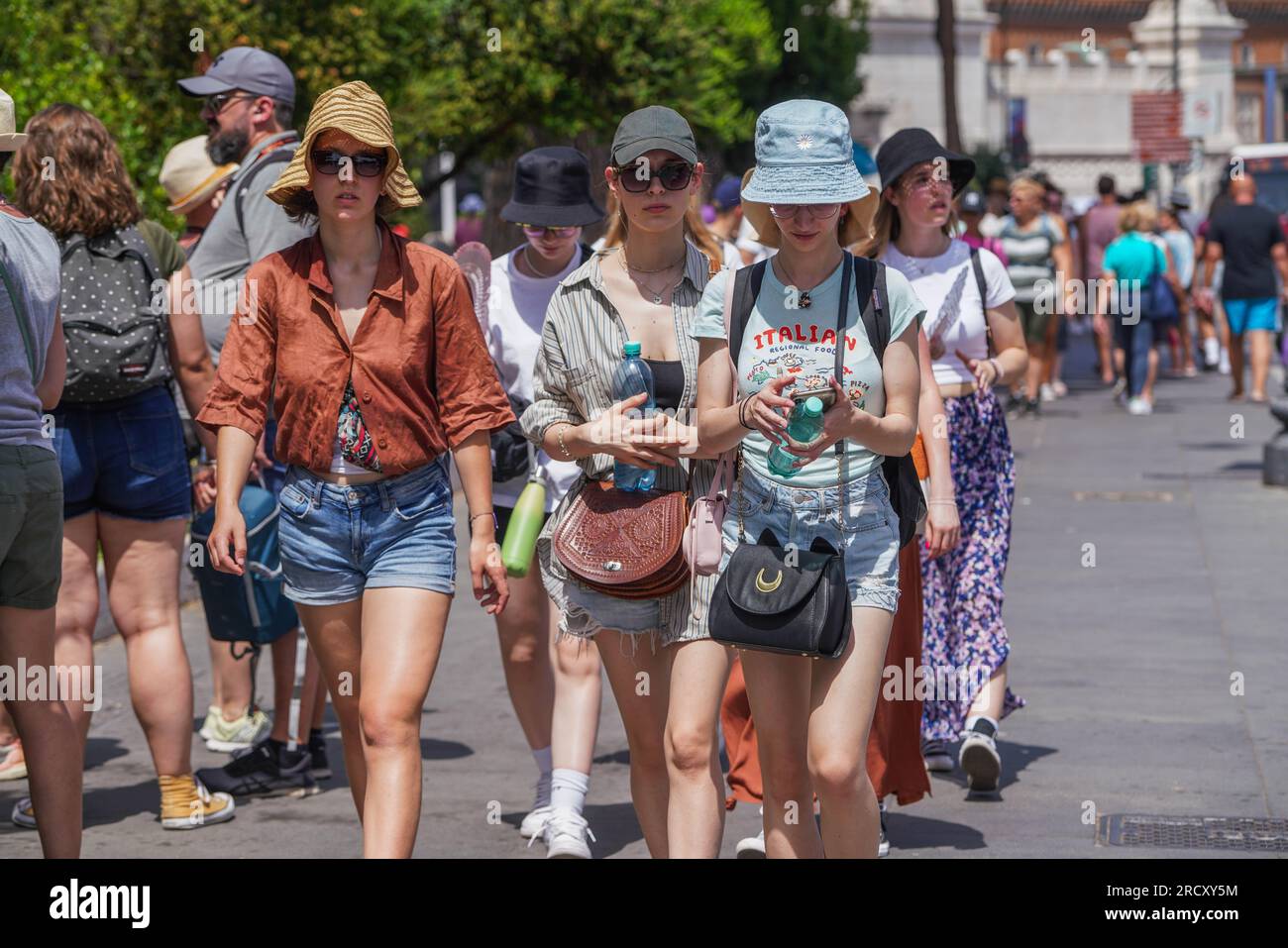 Rome, Italy. 17 July 2023 Pedestrians walking in the soaring the ...