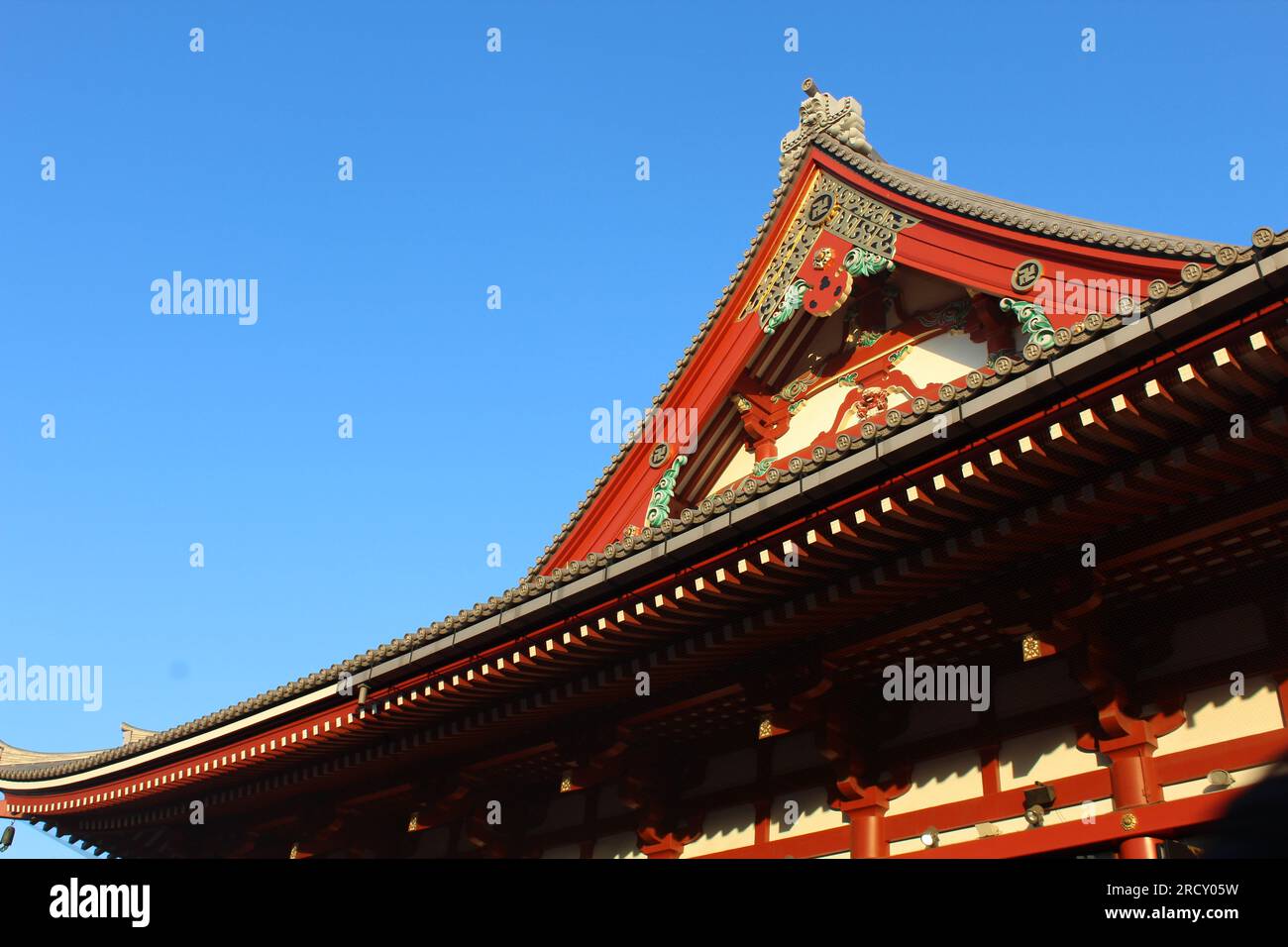 Old japanese building traditional roof hi-res stock photography and ...