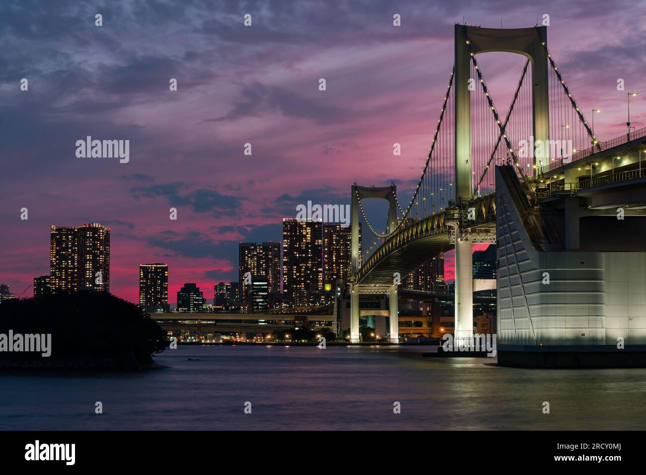 Bridge tokyo hi-res stock photography and images - Alamy