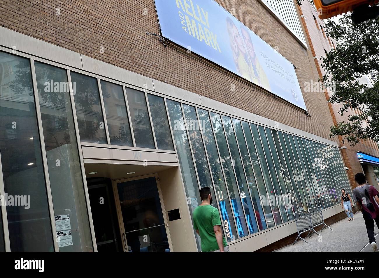 Pictures studios exterior hi-res stock photography and images - Alamy