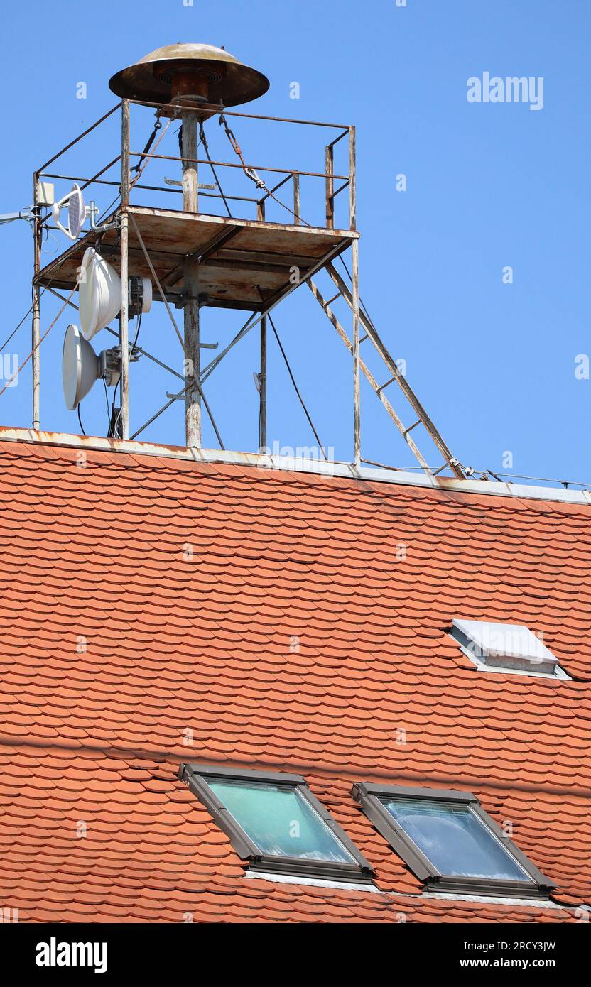 Siren on top hi-res stock photography and images - Alamy