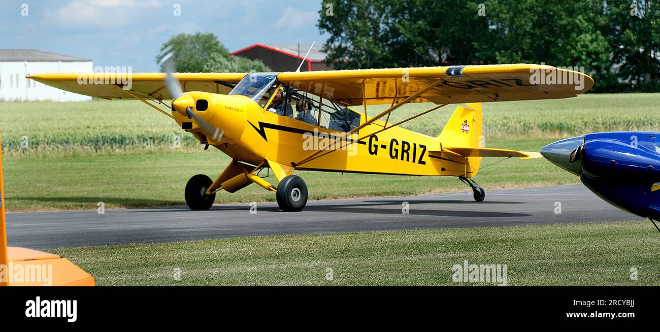 Piper pa 18 super cub light hi-res stock photography and images - Alamy