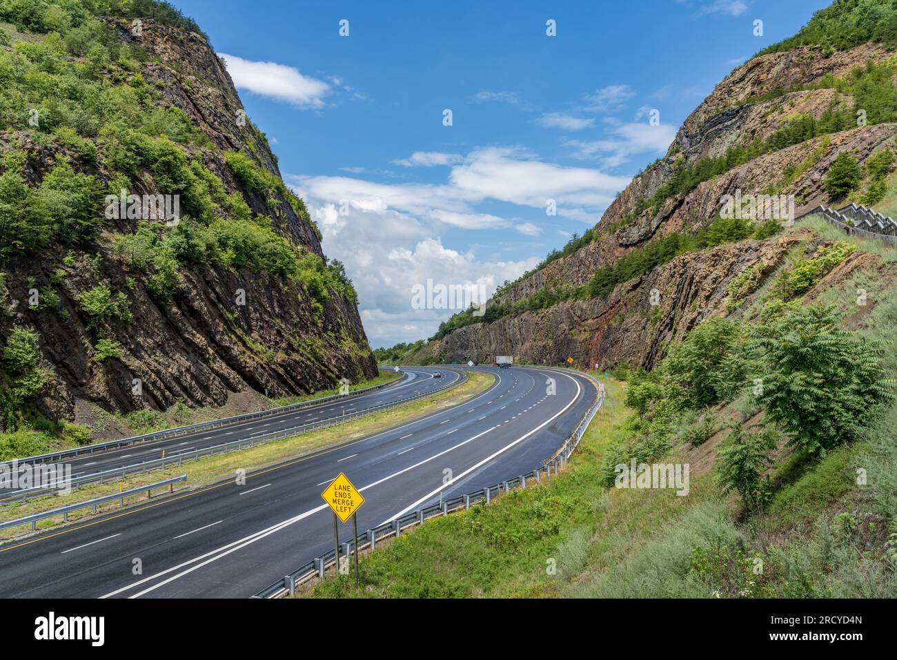 Road through the mountains of Sideling Hill Road Cut for the I68 ...