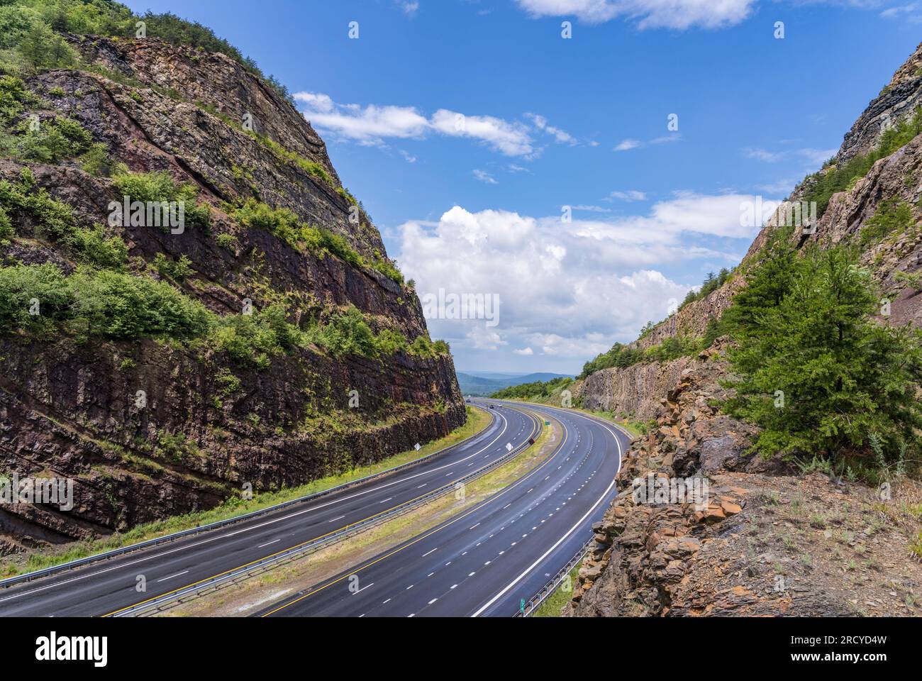 Road through the mountains of Sideling Hill Road Cut for the I68 ...