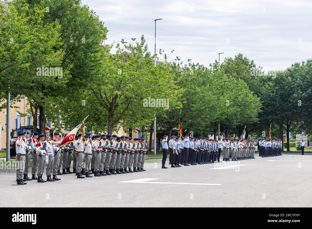 17 July 2023, Baden-Württemberg, Müllheim: German and French soldiers ...