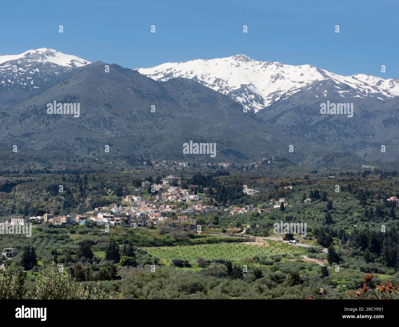 White snowy peaks mountain range hi-res stock photography and images ...