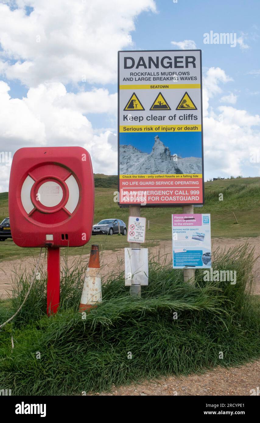 Warning sign rockfalls hi-res stock photography and images - Alamy