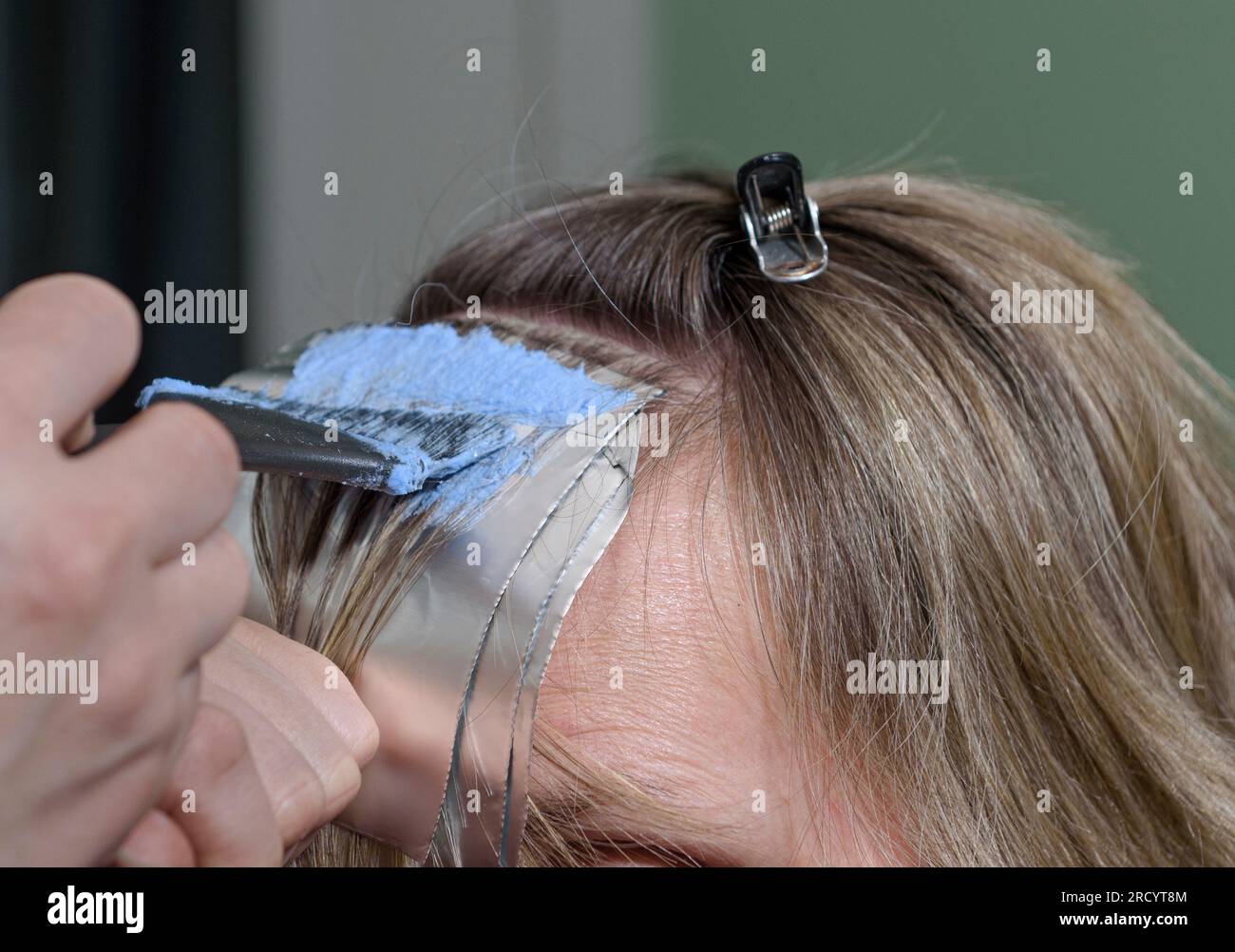 Fixing the hair on the head during the dyeing process. use of foil ...