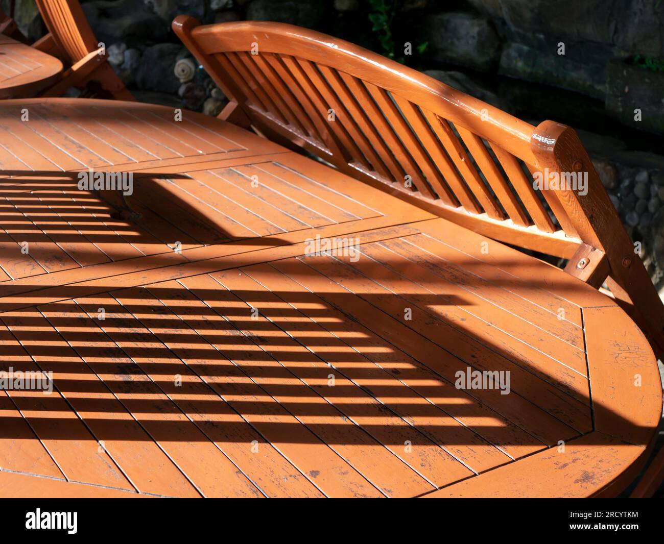 Leaning against wooden bar hi-res stock photography and images - Alamy