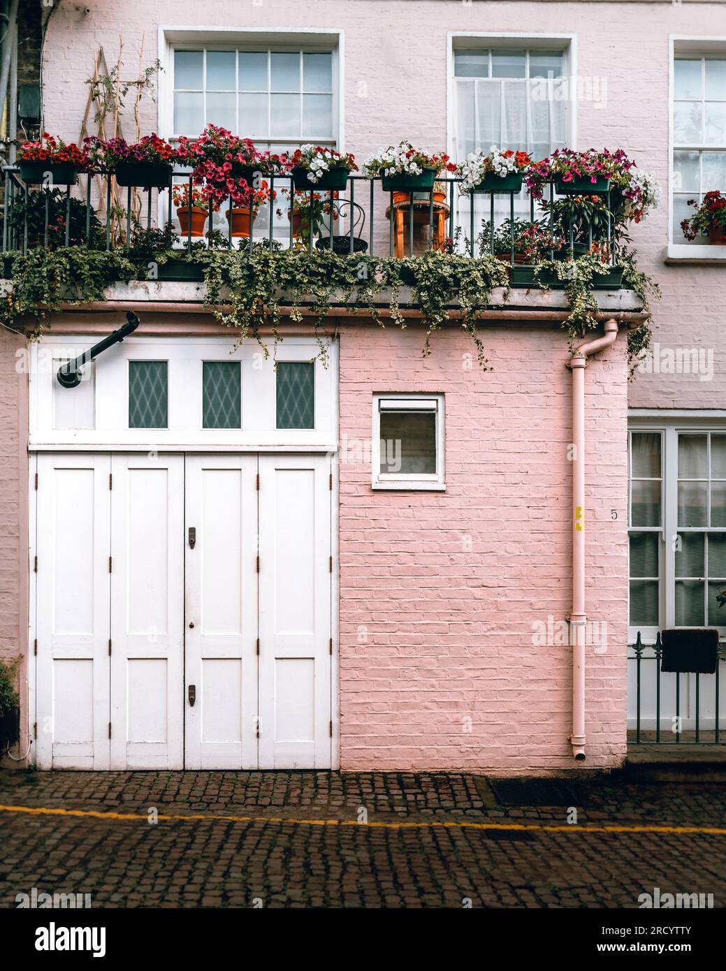 Pink building big residential hi-res stock photography and images - Alamy