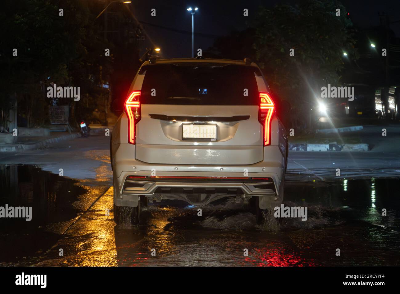 Car splash puddle hi-res stock photography and images - Alamy
