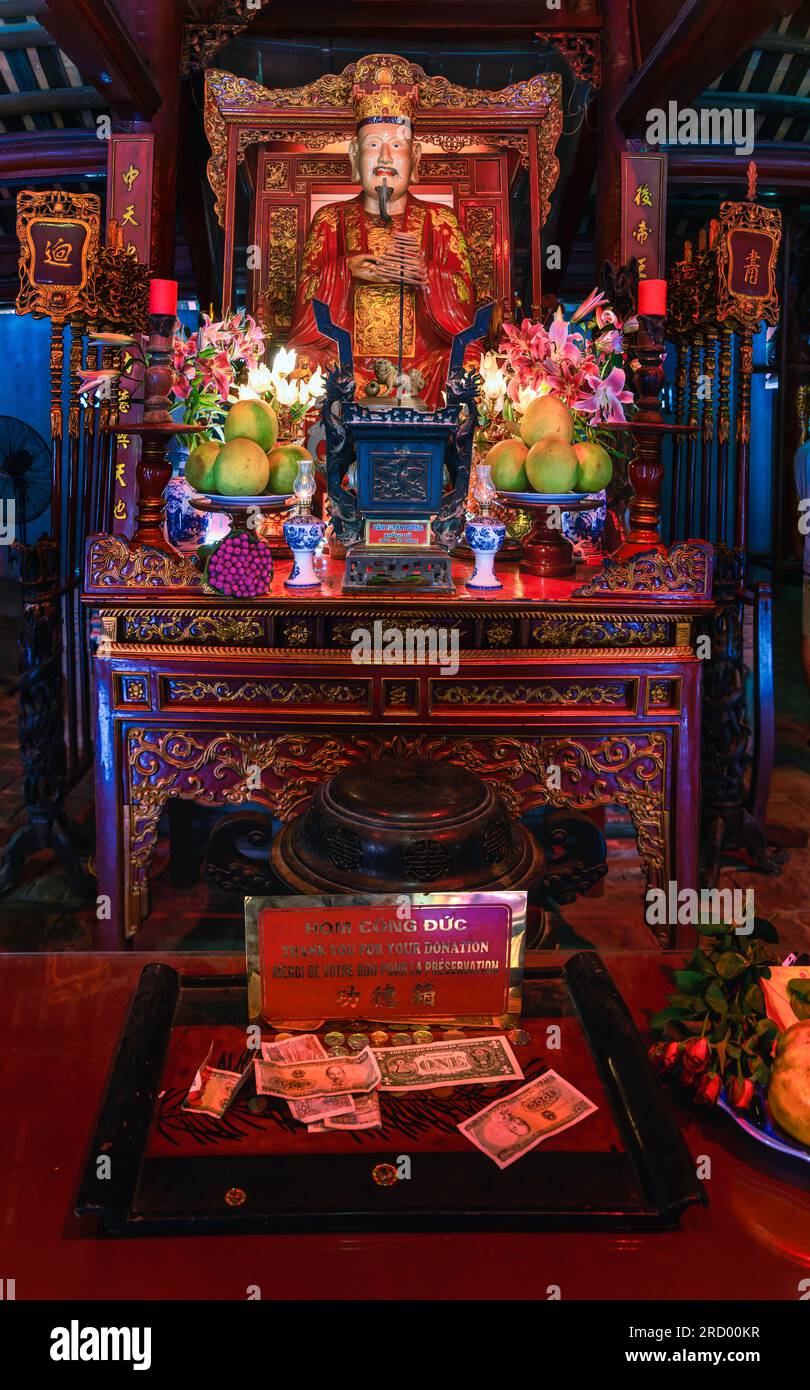 Hanoi vietnam altar confucius hi-res stock photography and images - Alamy