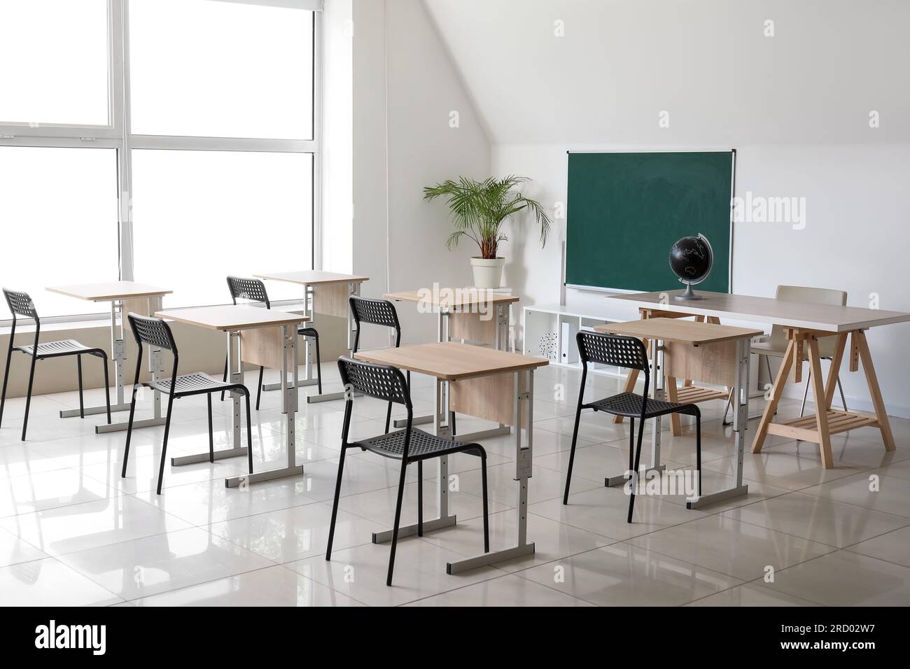 Interior of modern stylish empty classroom Stock Photo - Alamy
