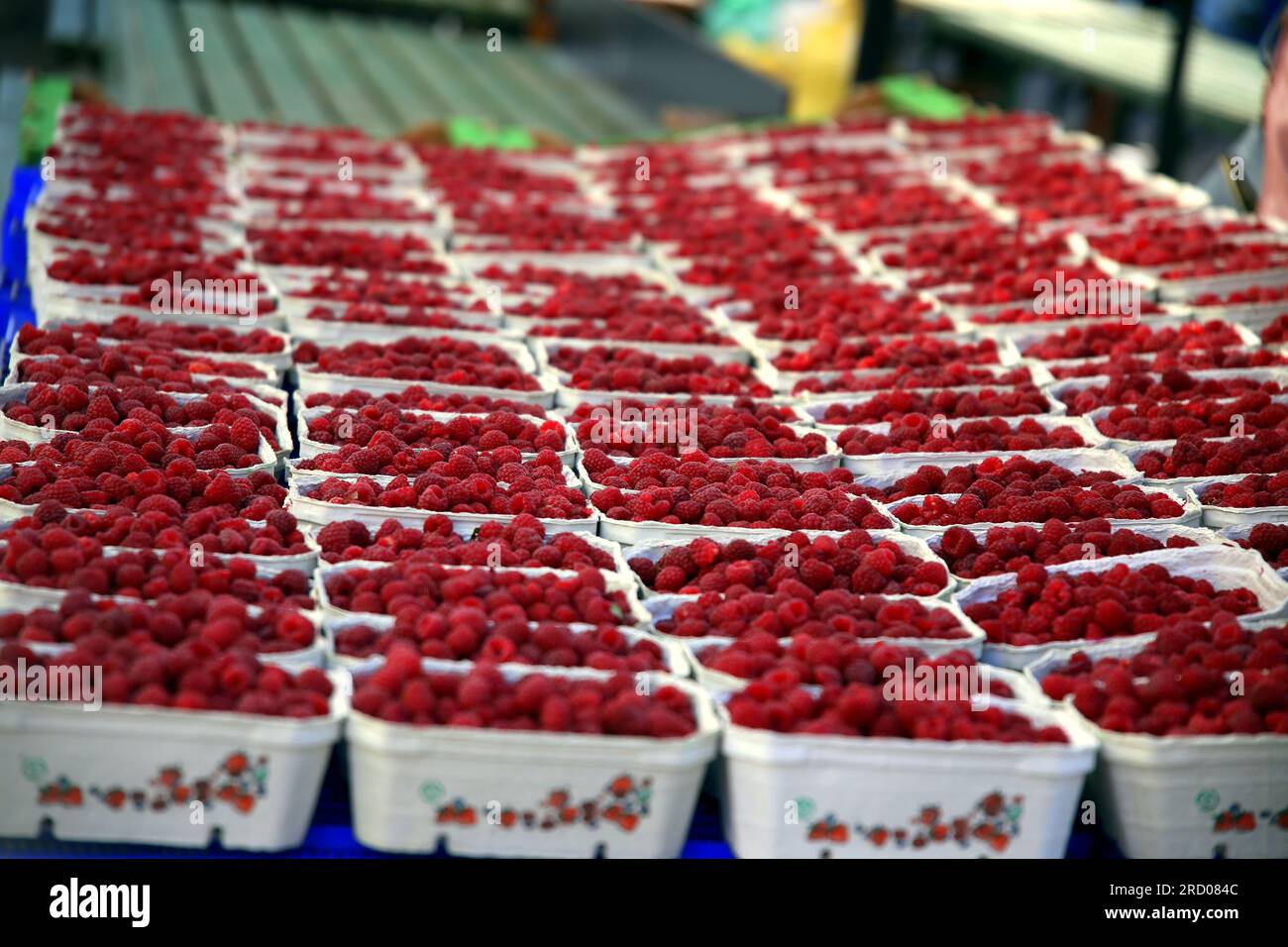 Raspberries market stall fruit hi-res stock photography and images - Alamy