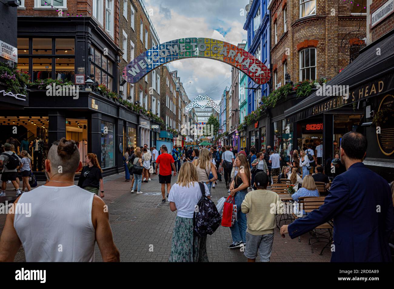 Carnaby Street London, Carnaby St London. Pedestrianised shopping and ...