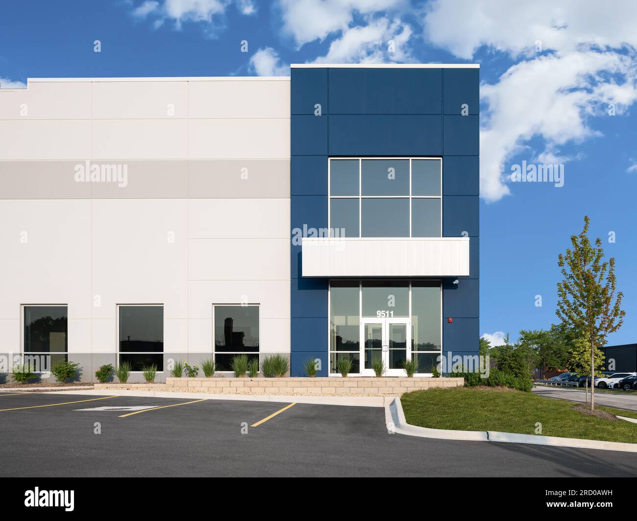 Newly constructed warehouse building Stock Photo - Alamy