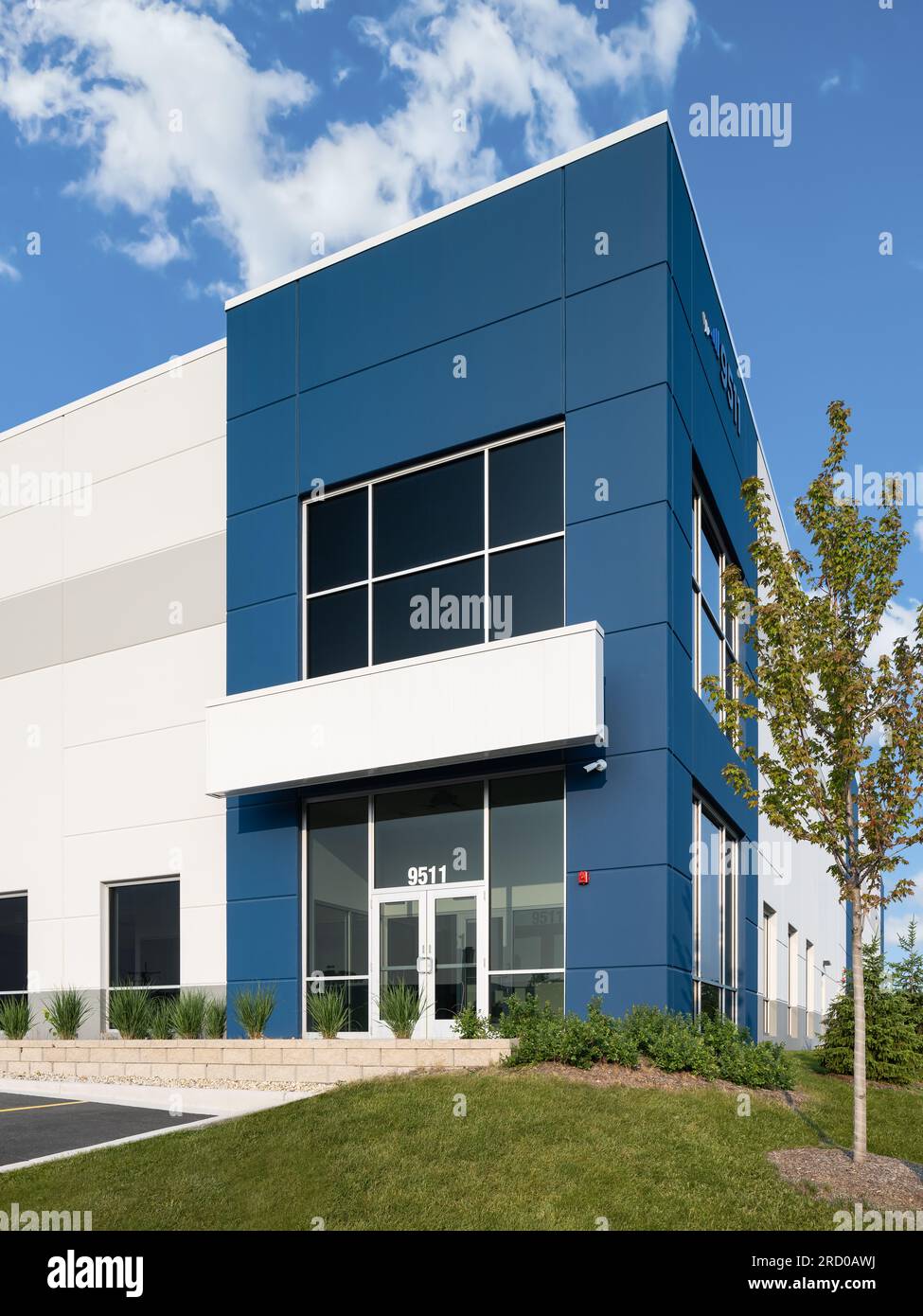 Newly constructed warehouse building Stock Photo - Alamy