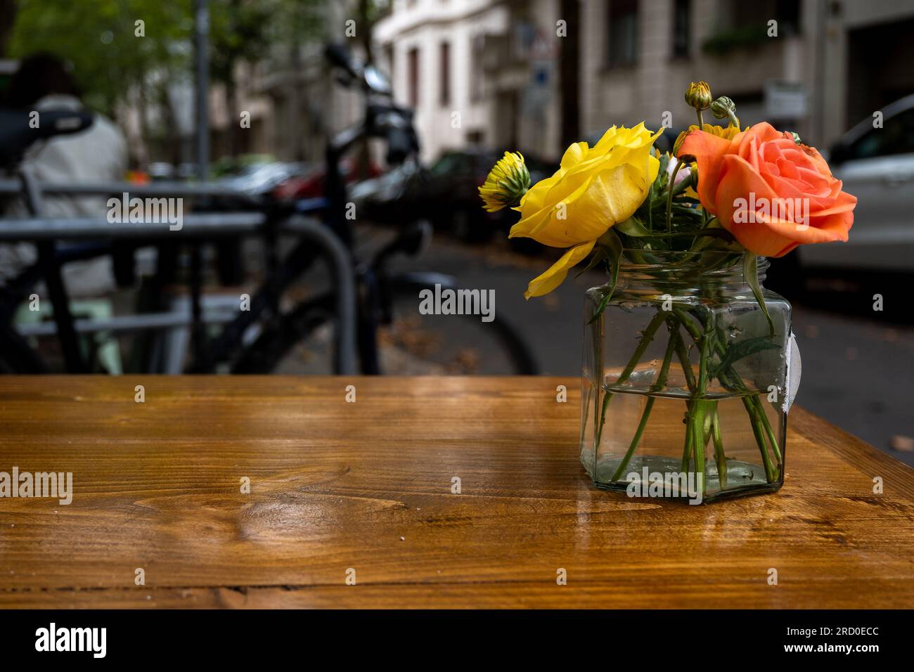 Cafe vase hi-res stock photography and images - Alamy