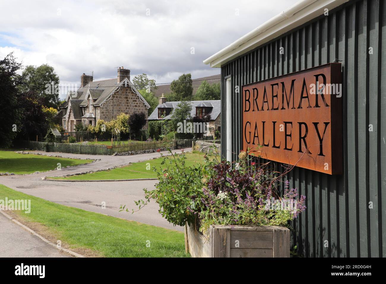 Braemar street scene hi-res stock photography and images - Alamy