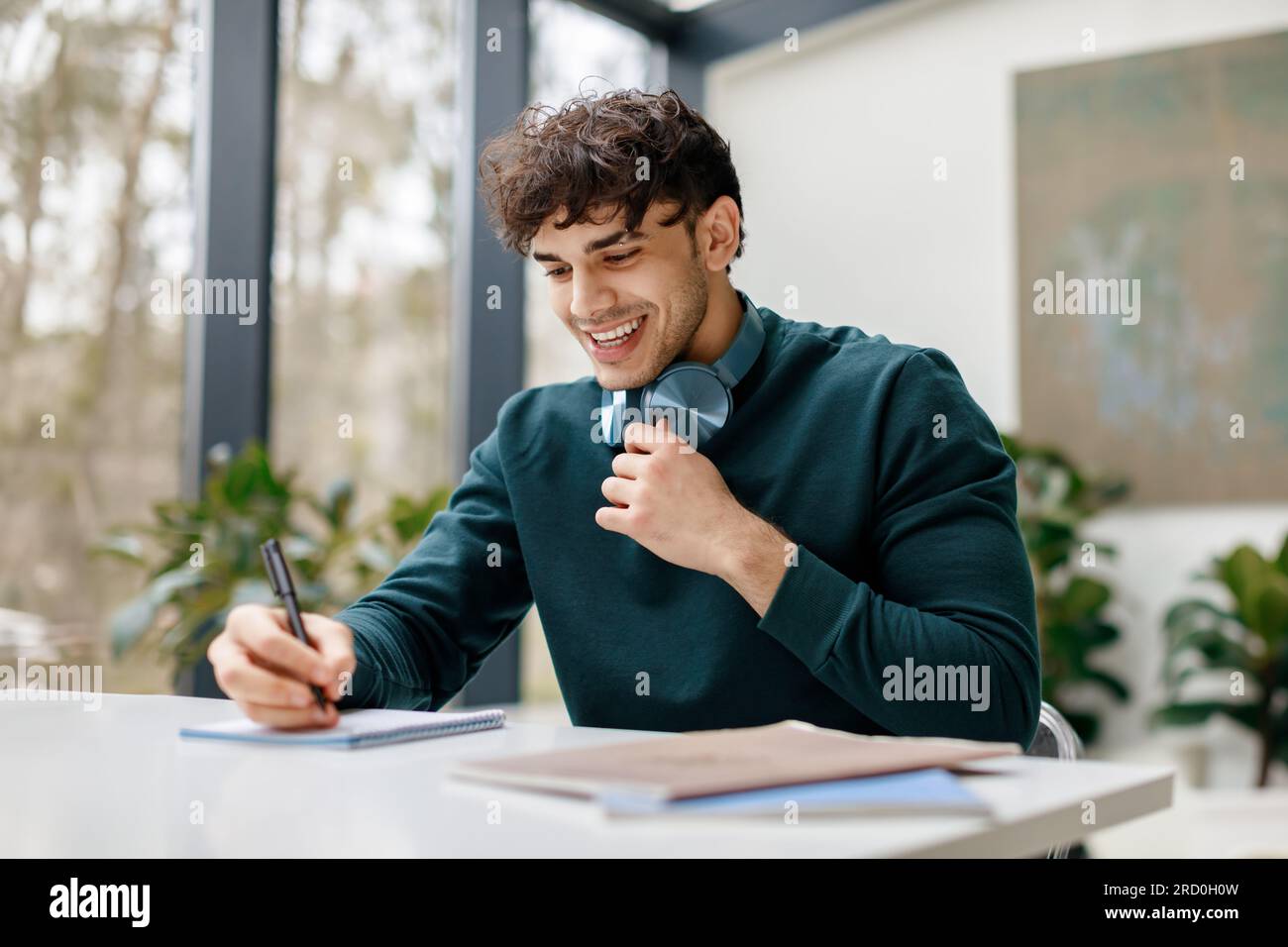 Distance lectures hi-res stock photography and images - Alamy