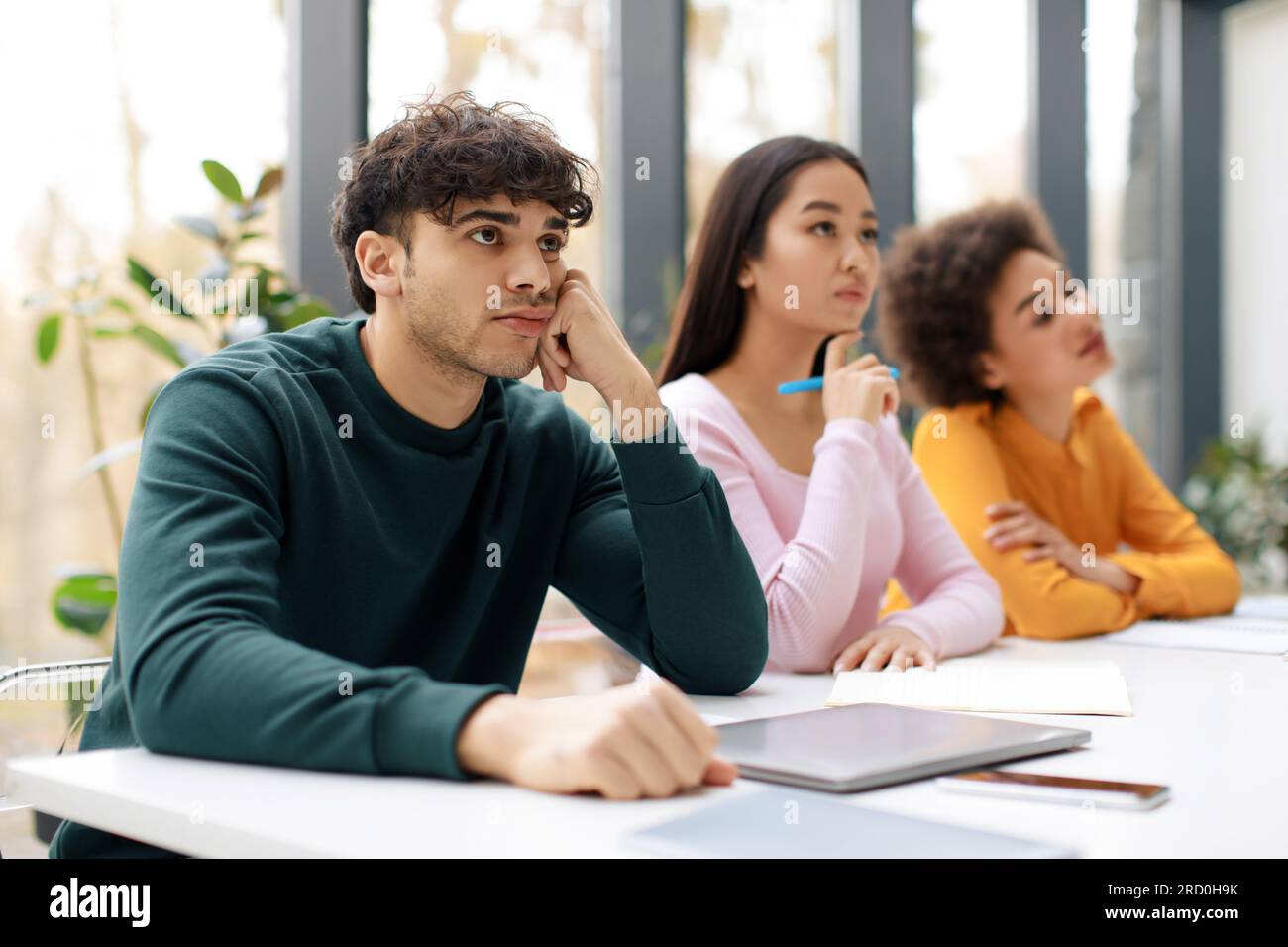 Bored students classroom high school hi-res stock photography and ...