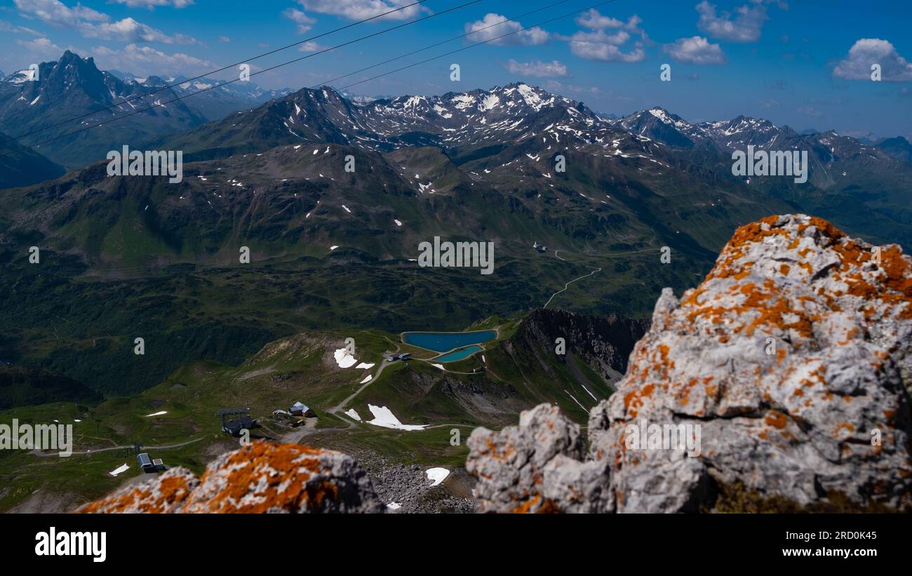 Lake mountain resort trails hi-res stock photography and images - Alamy