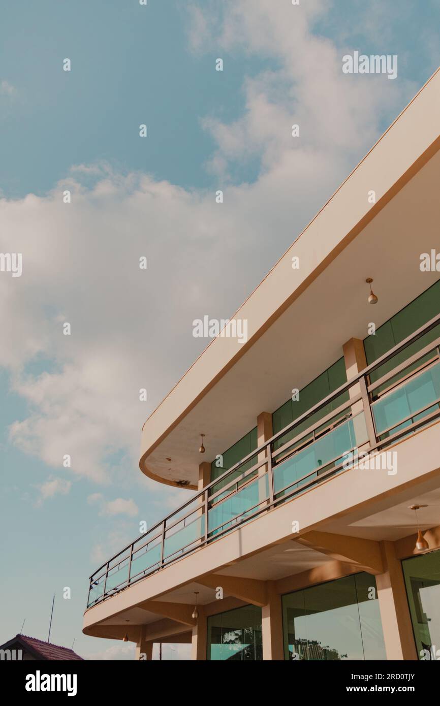 Mirrored building hi-res stock photography and images - Alamy