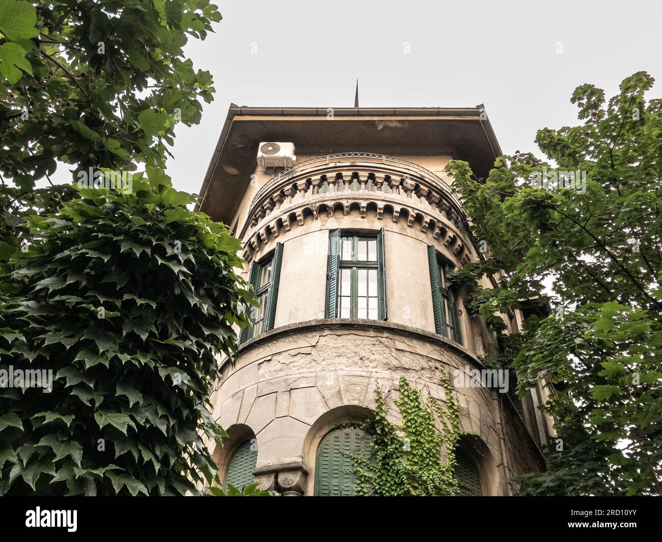 picture of an old decaying manor, an abandoned house, in the city ...