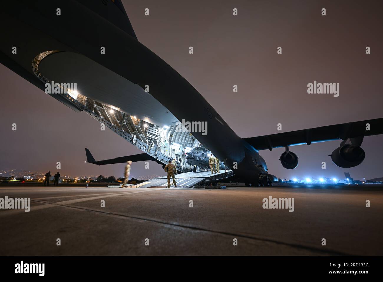 A U.S. C-17 Globemaster III from Joint Base McGuire-Dix-Lakehurst, New ...