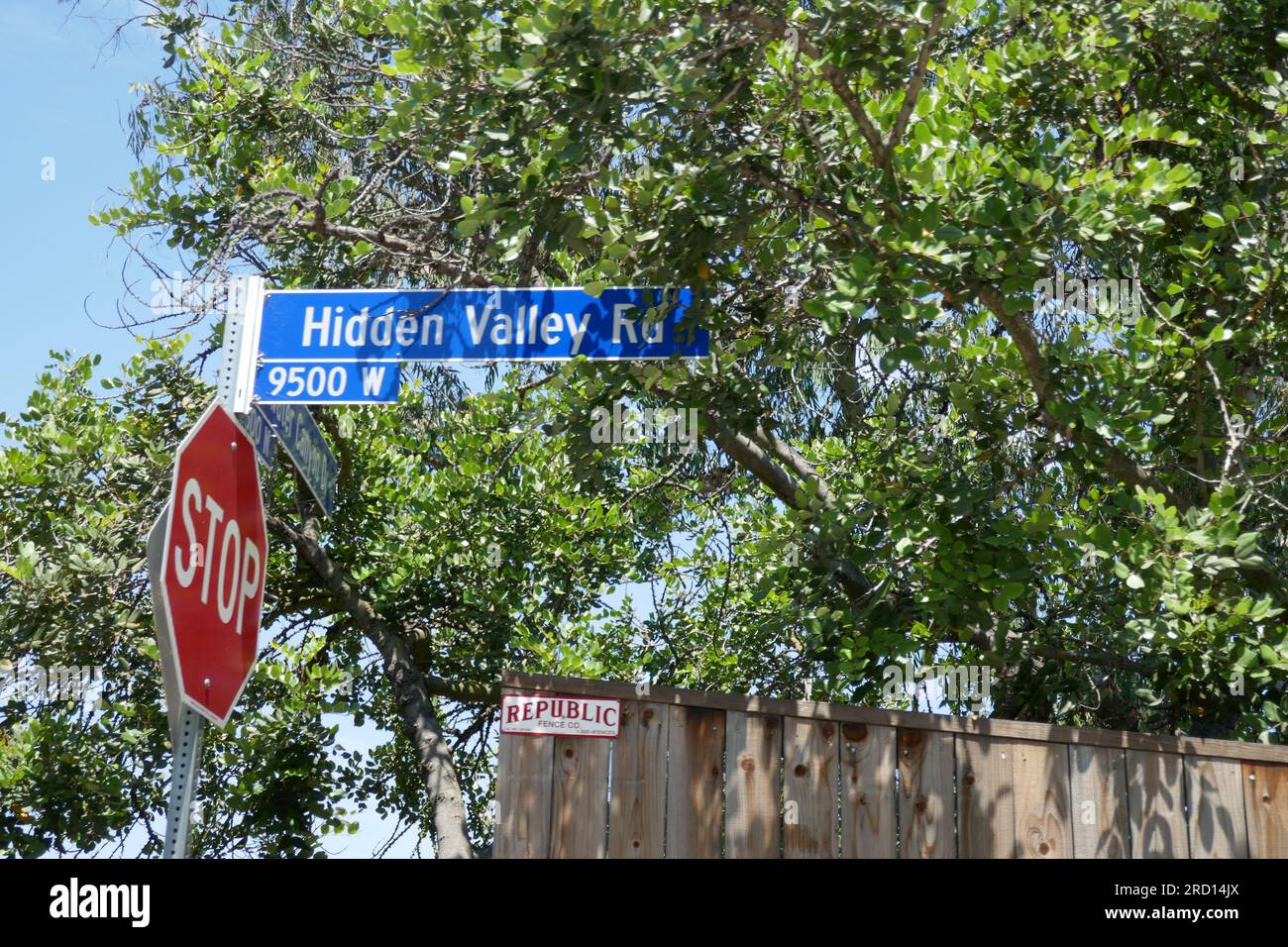 Beverly Hills, California, USA 16th July 2023 Security Guard Entrance ...