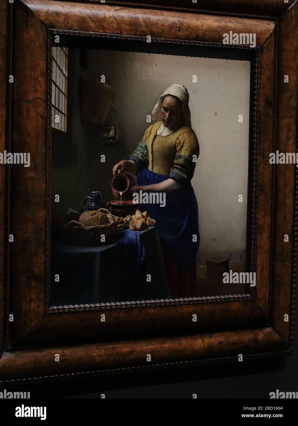 The Milkmaid, Johannes Vermeer, c. 1660 - Rijksmuseum Stock Photo - Alamy