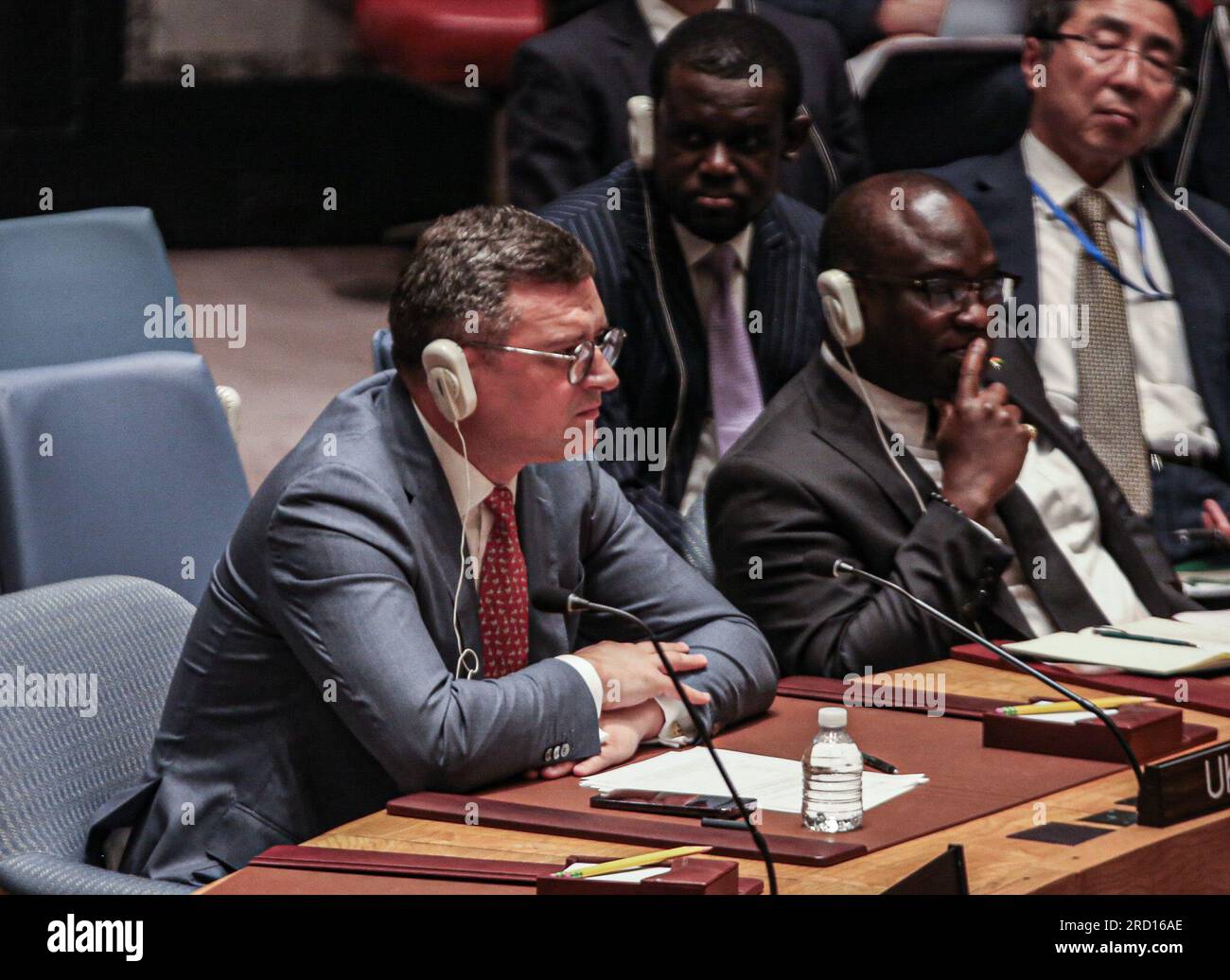 False agreement hi-res stock photography and images - Alamy