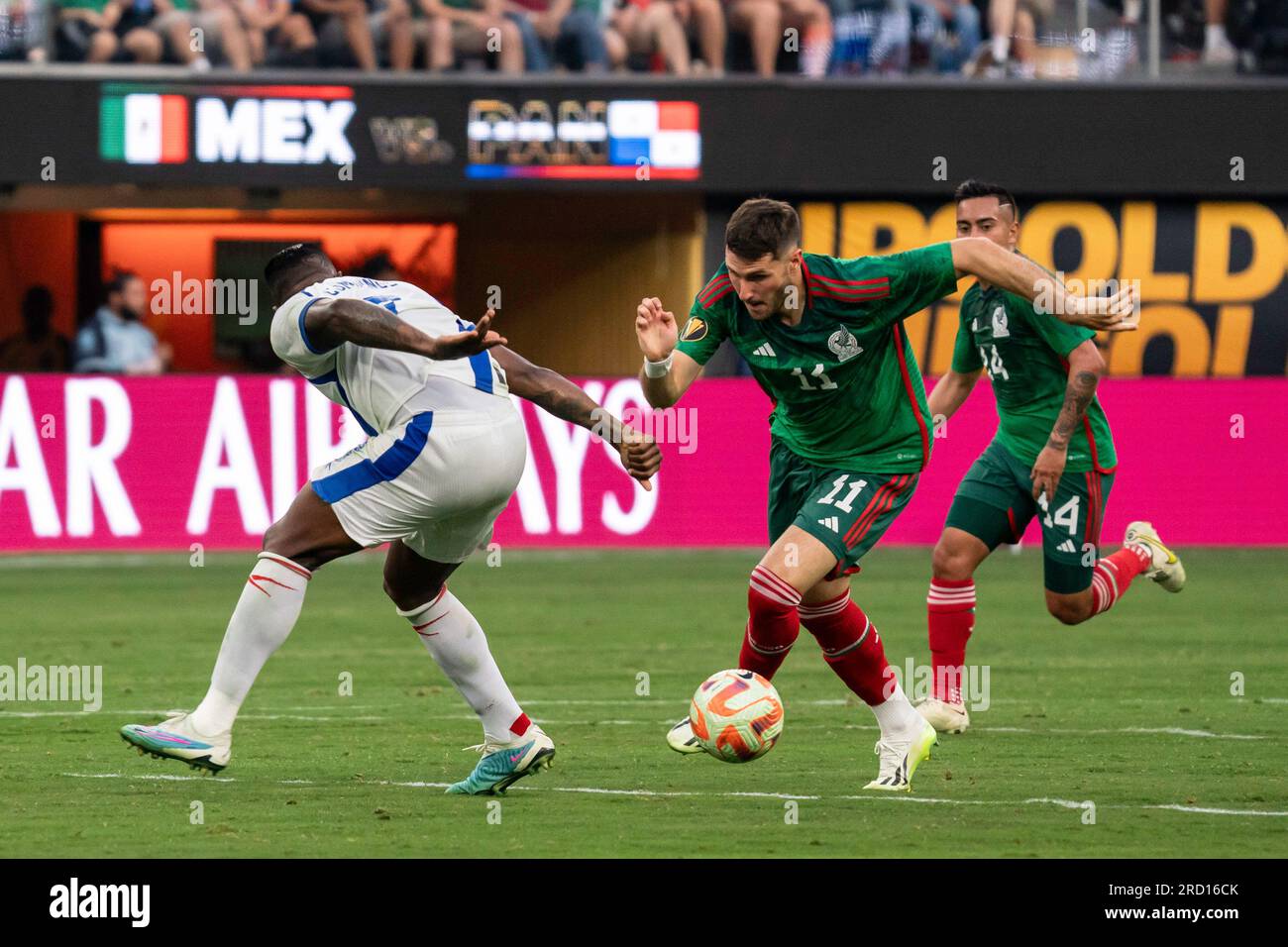 Mexico forward Santiago Giménez (11) looks to get past Panama defender ...