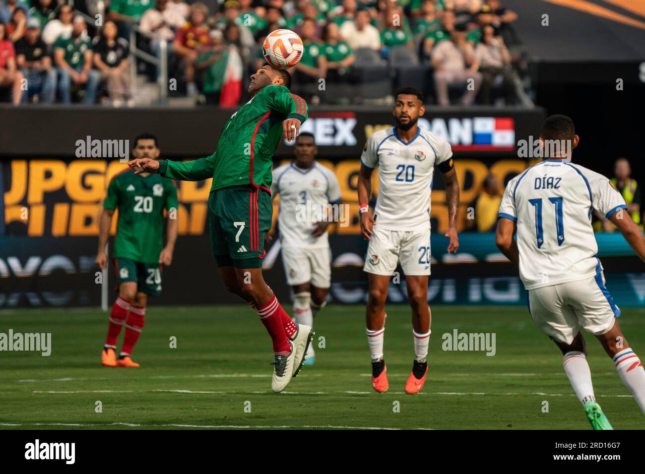 Mexico midfielder Luis Romo (7) gains possession during the Concacaf ...
