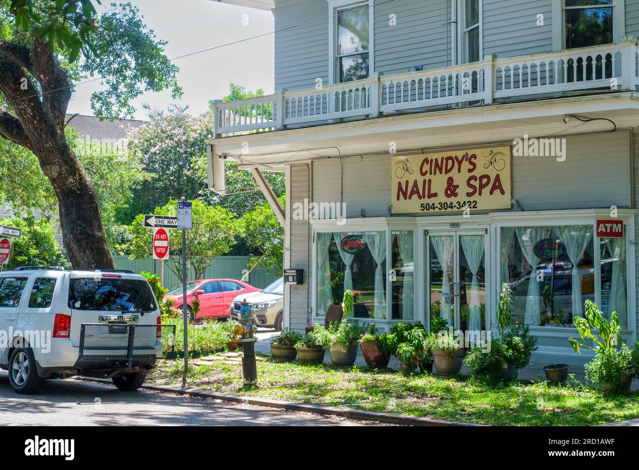 Fire hydrant signage hi-res stock photography and images - Alamy